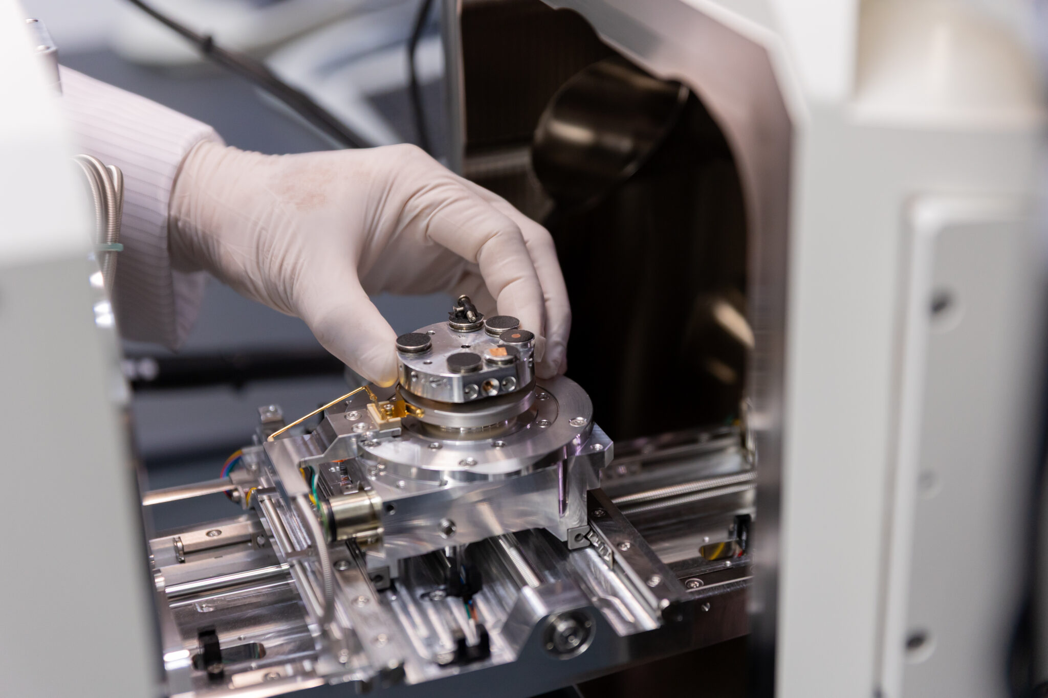 SEM Analysis for Automotive Failure Investigation & How It Works